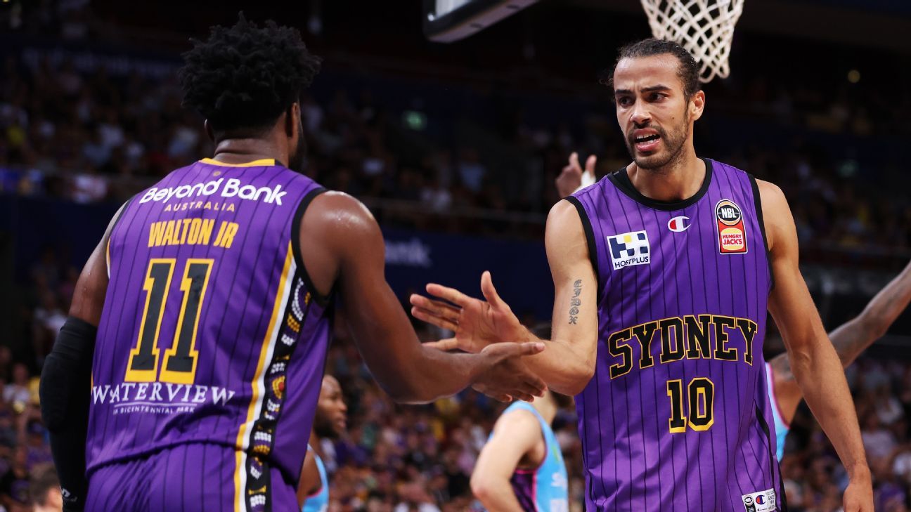 NBL: Xavier Cooks returns to Sydney Kings for three years - ESPN