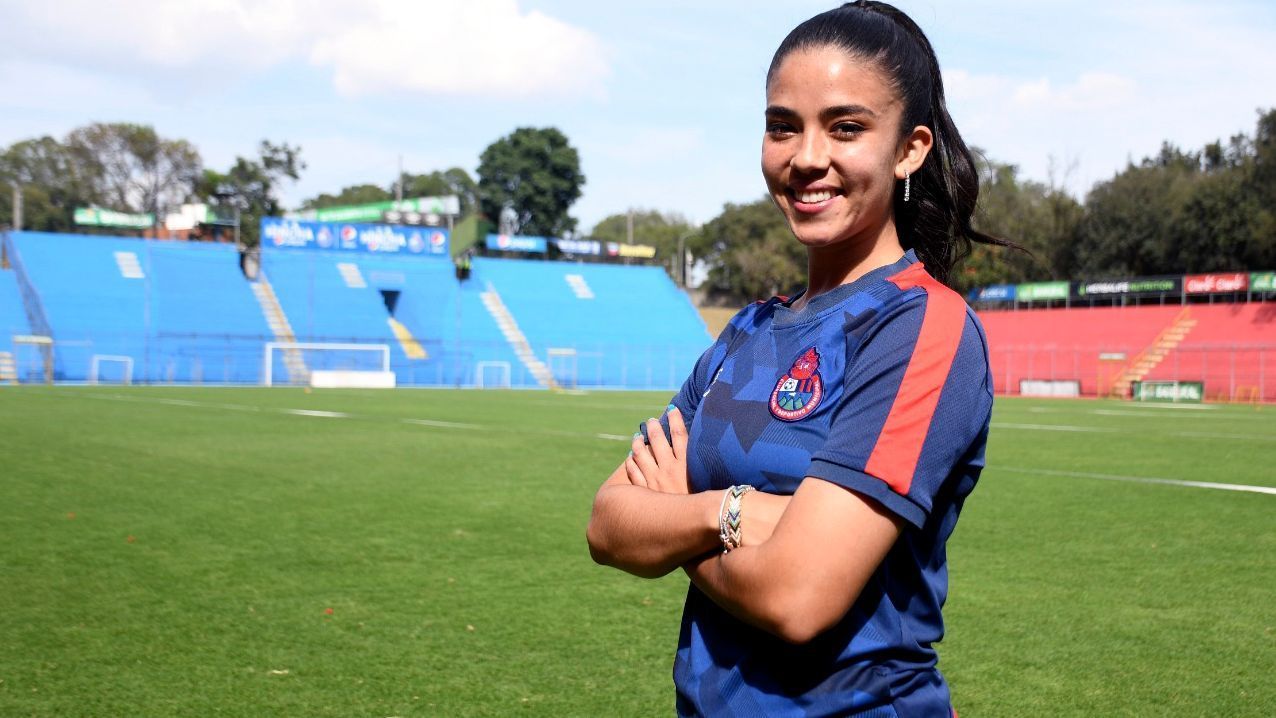 Celeste Paredes, su pasión y sus sueños entre el balón y las cámaras de ...