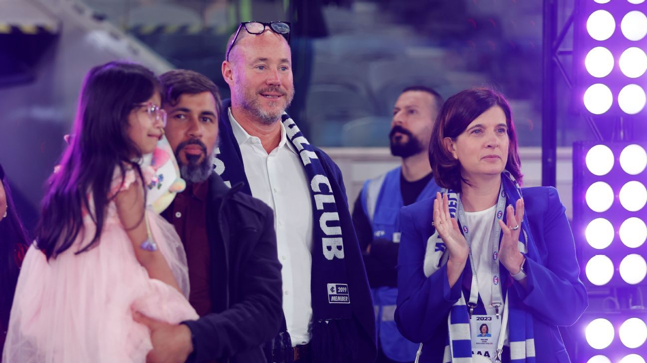 Carlton president moves to ease pressure on coach Michael Voss - ESPN