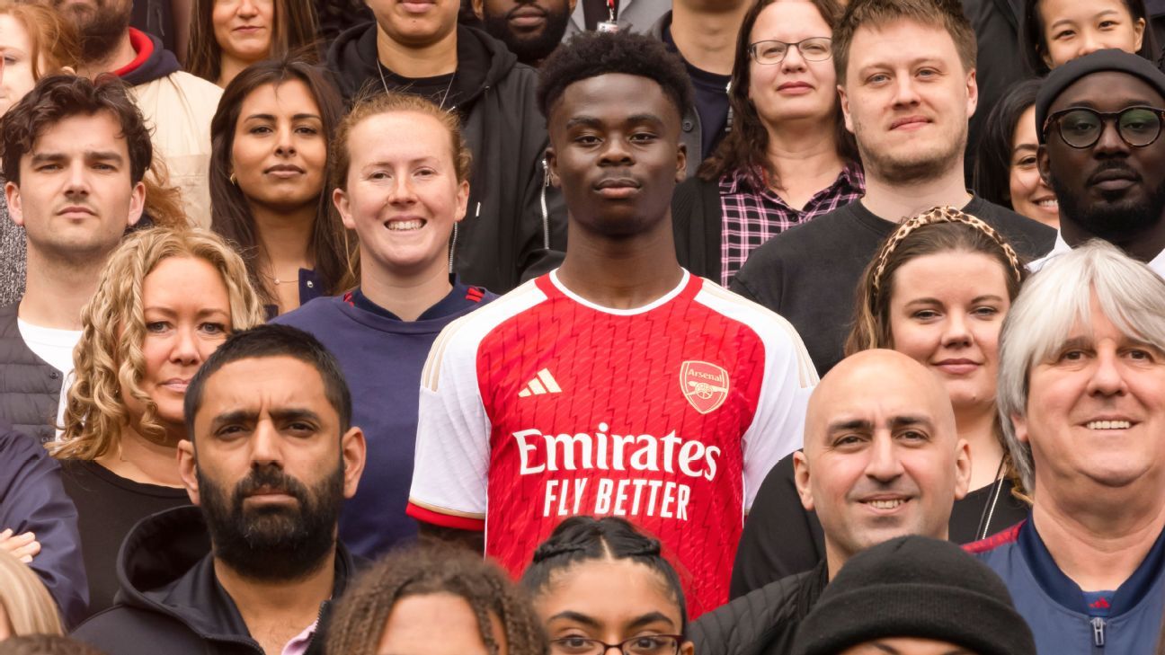 Arsenal suspend 2023-24 home kit sales after fans spot error - ESPN