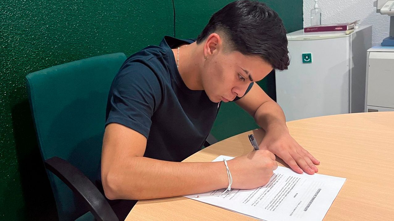 Nuevo legionario: Julián Escobar firma con el CD Toledo de España - ESPN