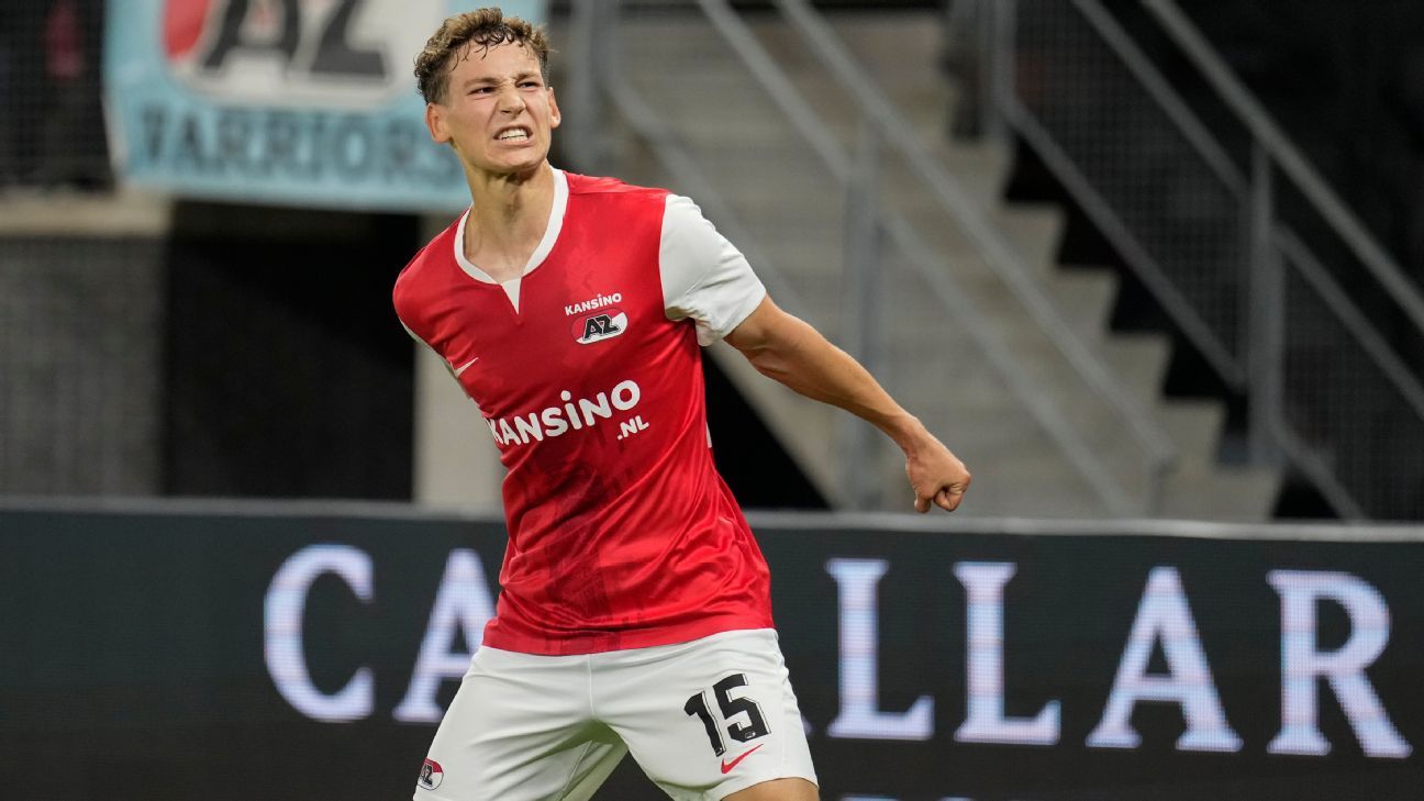 AZ mede dankzij prachtgoal Van Bommel ronde verder in Conference League - ESPN