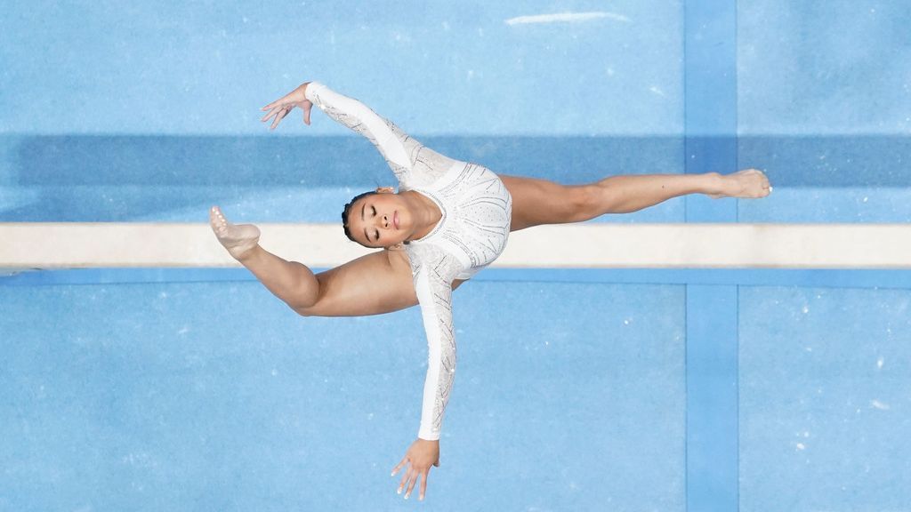 Reigning Olympic champion Sunisa Lee overcomes health issue to compete ...