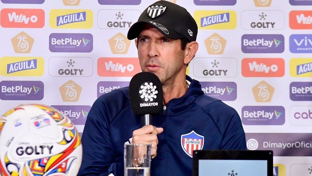 Arturo Reyes defendió en Equipo F el título obtenido por Junior en la ...