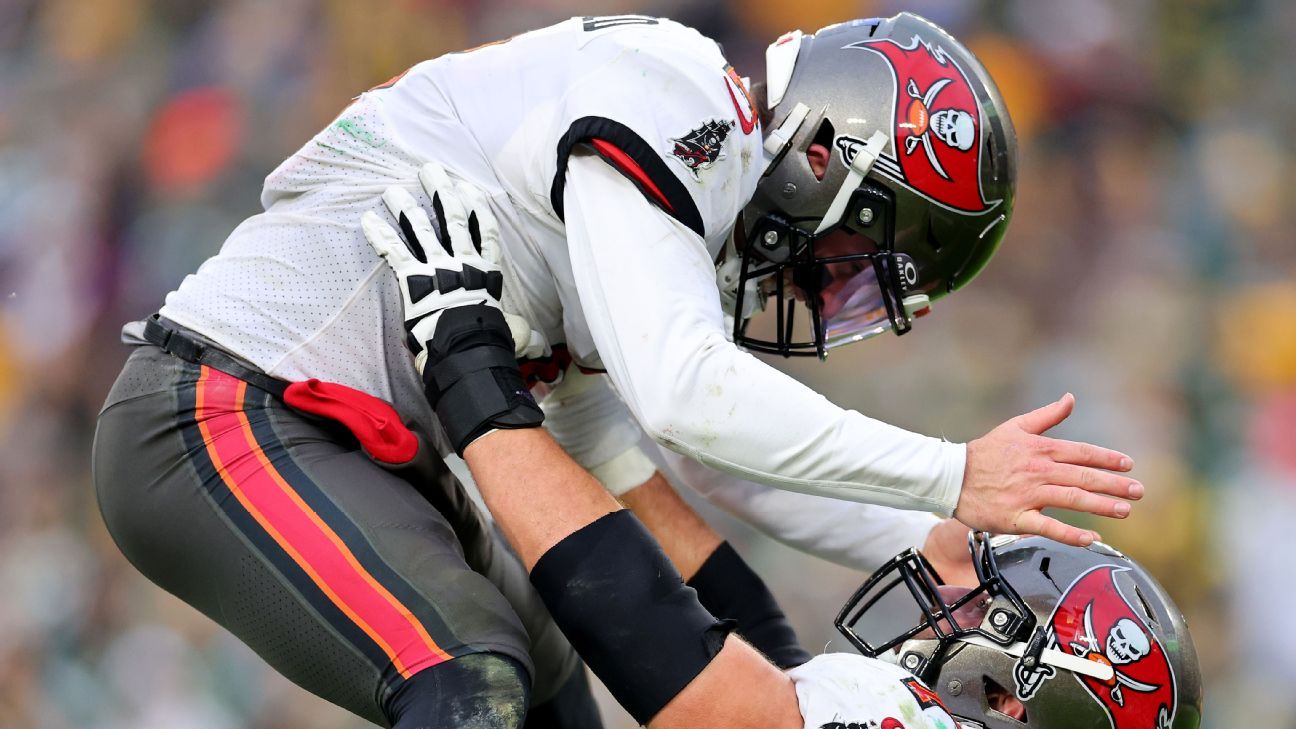 Buccaneers, Mayfield hot at right time amid playoff race - ESPN