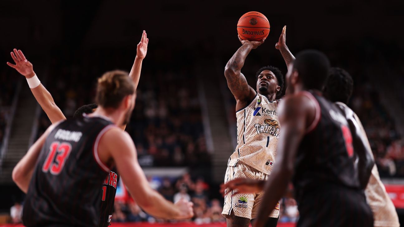 Brave Snakes strike late to replace Hawks in NBL six - ESPN