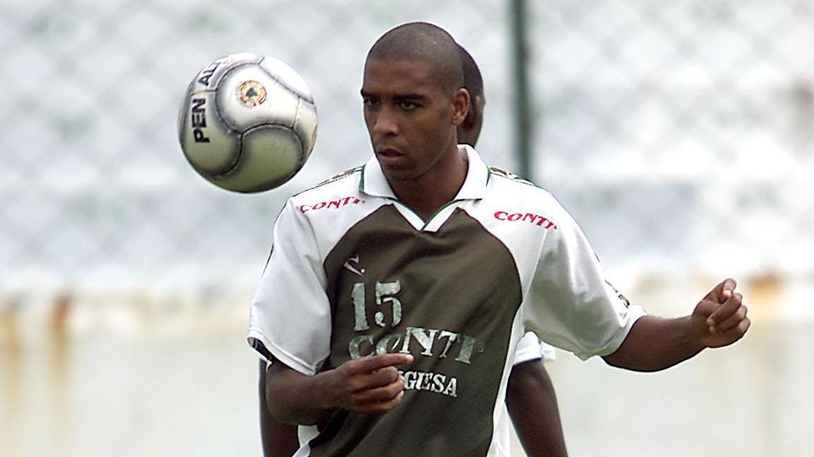 Quem foi o ex-São Paulo que quase rebaixou o Corinthians não fossem os ...