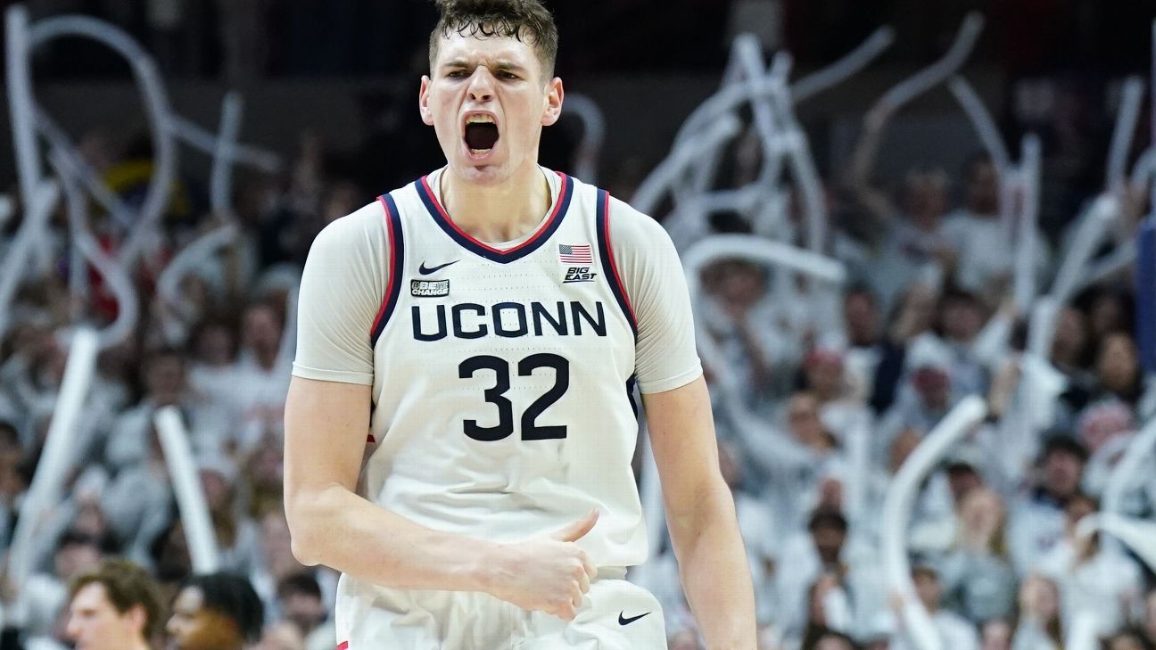 UConn back at No. 1 in AP Top 25 ahead of NCAA repeat bid - ESPN