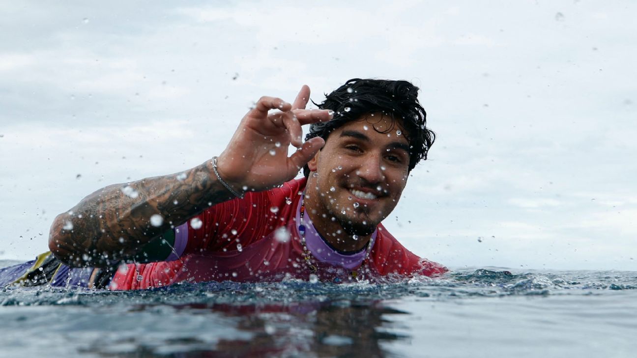 Foto de Medina no Louvre? Surfista compartilha momento icônico das ...