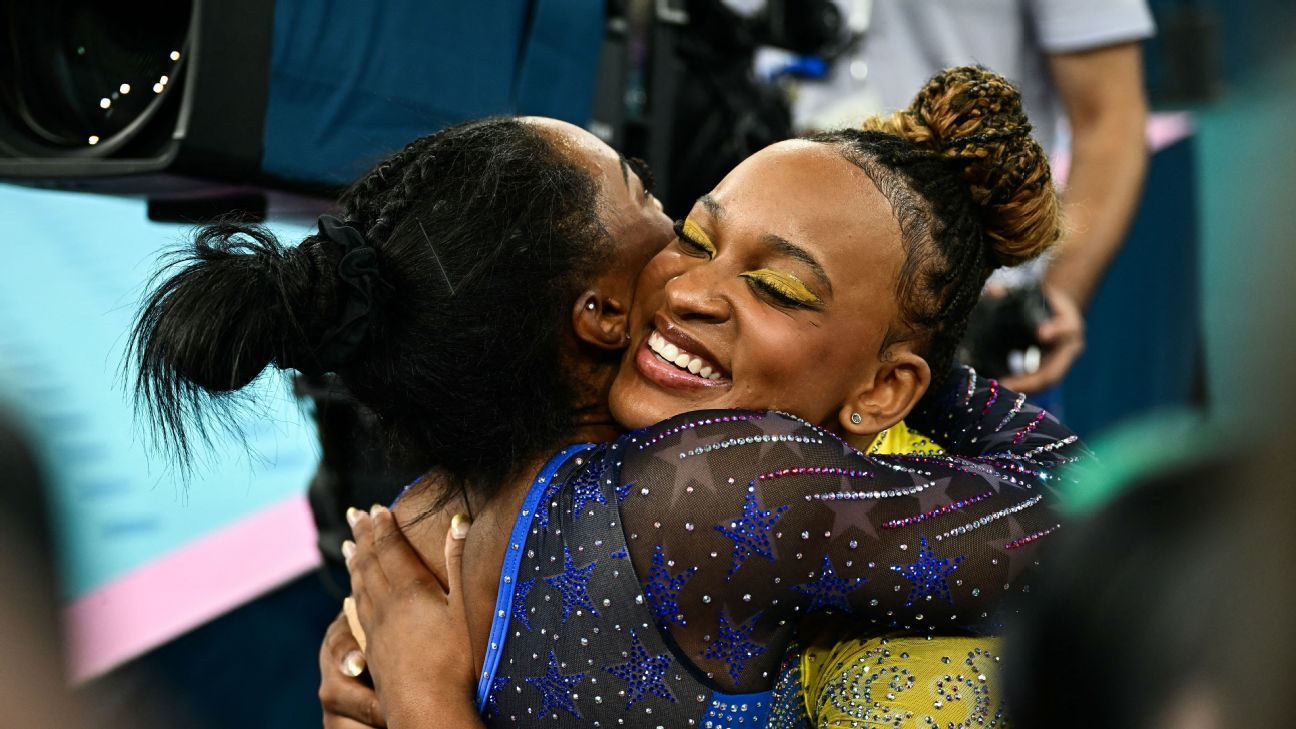 Mãe de Rebeca diz não 'secar' Biles nas Olimpíadas: 'Quem tem que ficar ...