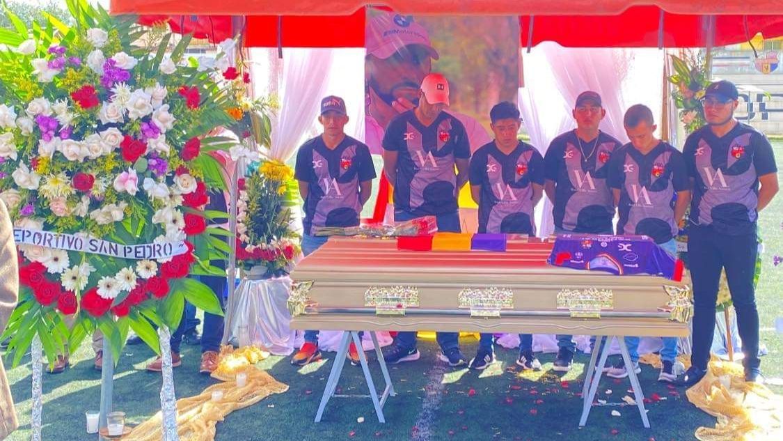 Deportivo San Pedro rindió homenaje póstumo a Julio Ariz 'El Loco ...