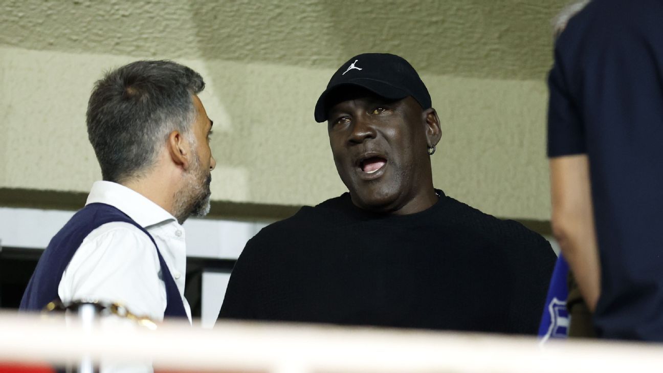 Michael Jordan, invitado de lujo en el Mónaco vs Barcelona - ESPN