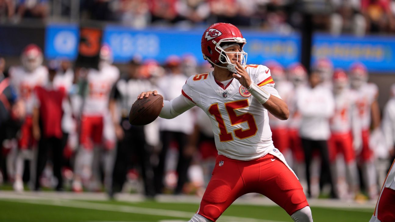 Chiefs' Patrick Mahomes hits Xavier Worthy with 54-yard TD - ESPN