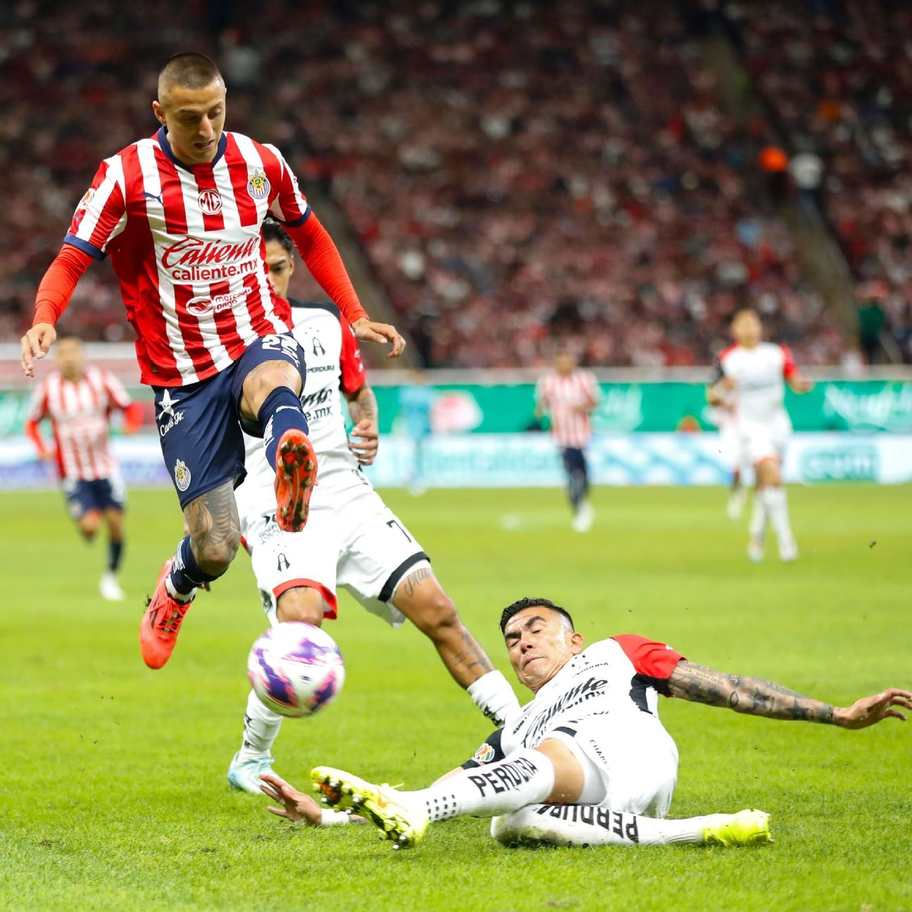 Chivas' Alvarado won't get FMF sanction for firecracker thrown - ESPN