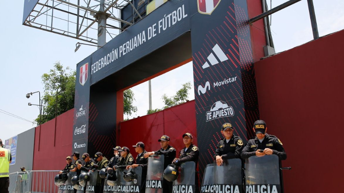 Tumbaron la puerta de la Videna para allanar por caso 'Los Galácticos ...