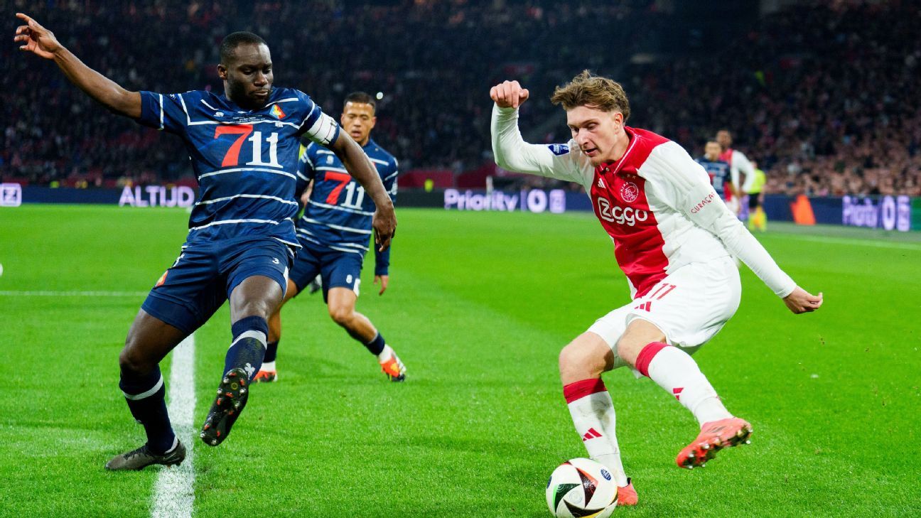 Ajax sprankelt niet tegen Telstar, maar bekert wel door - ESPN