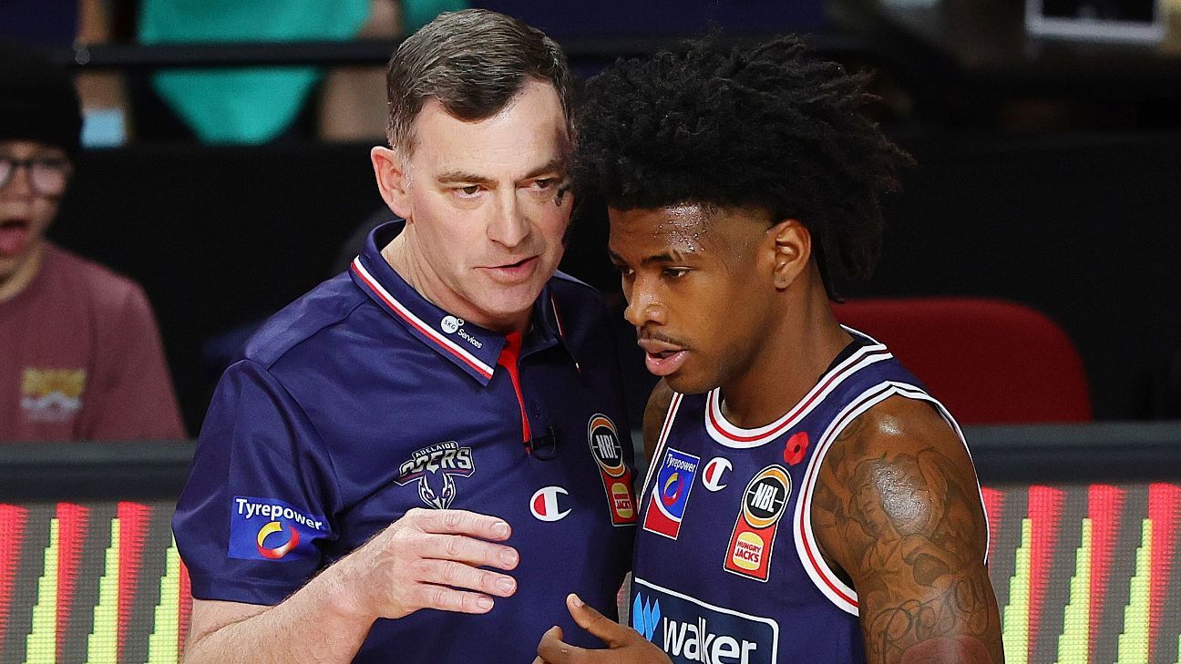 Sources: Mike Wells, Kendric Davis clash in 36ers locker room - ESPN
