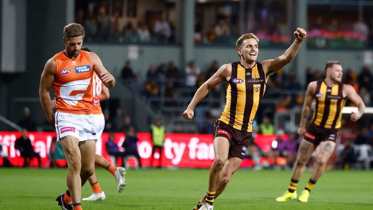 Hawthorn hold off Giants, maintain unbeaten AFL run - ESPN