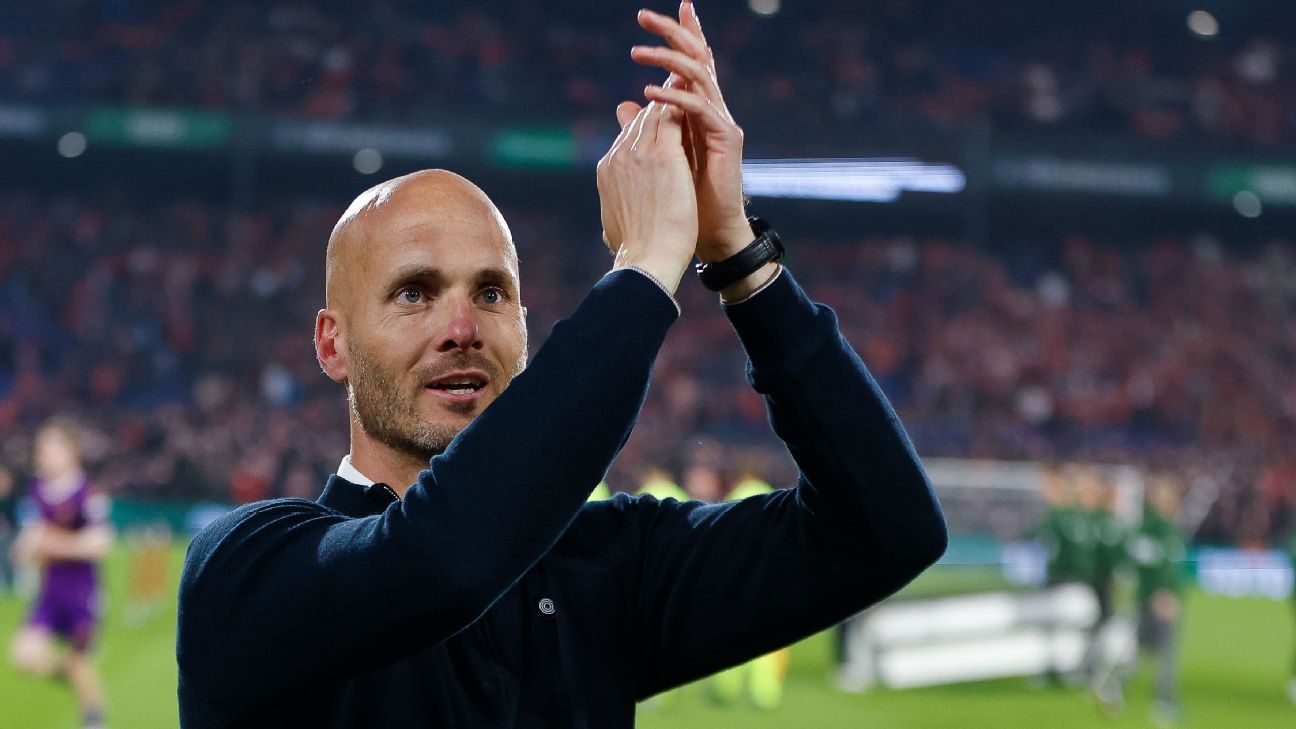 Simonis laat toekomst open: "Als een topclub als Ajax komt, ga ik wel ...