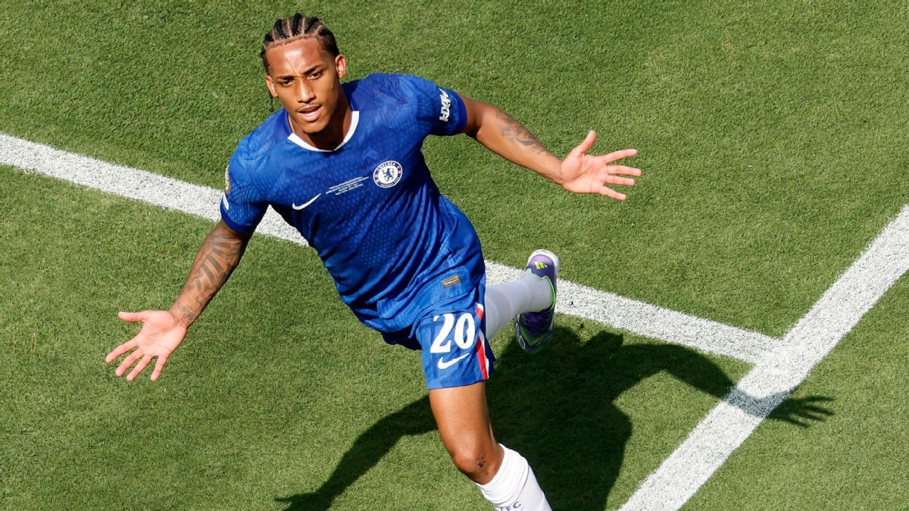 João Pedro y un mazazo para PSG: gol antes del entretiempo para un ...