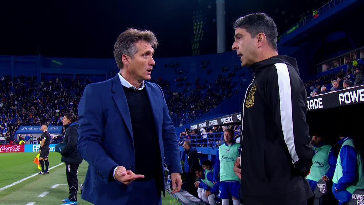 Guillermo Barros Schelotto se cruzó con el cuarto árbitro y se fue ...