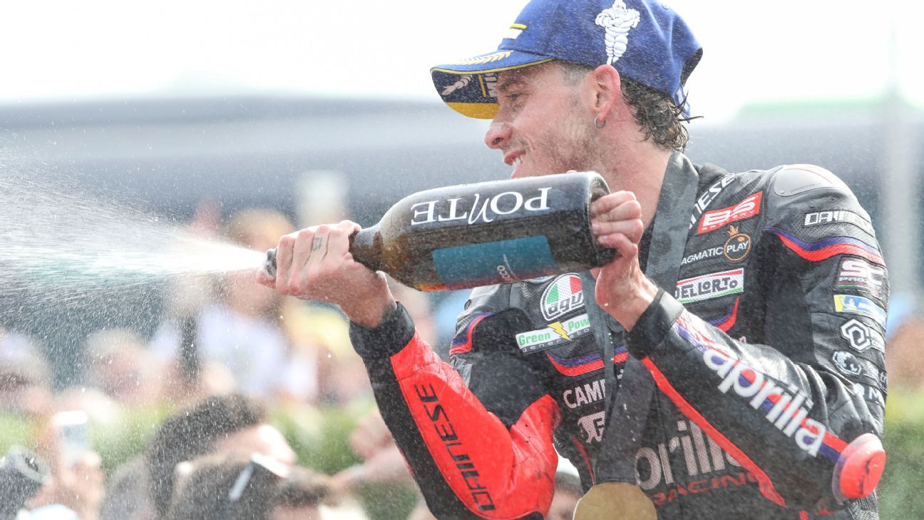 Cute.babysitter riri fapello strolls over to my room