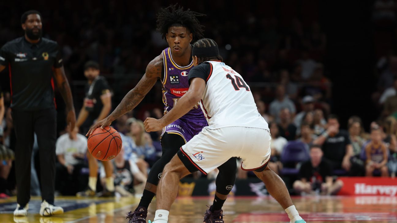 Kings storm into NBL's top two by crushing Hawks - ESPN