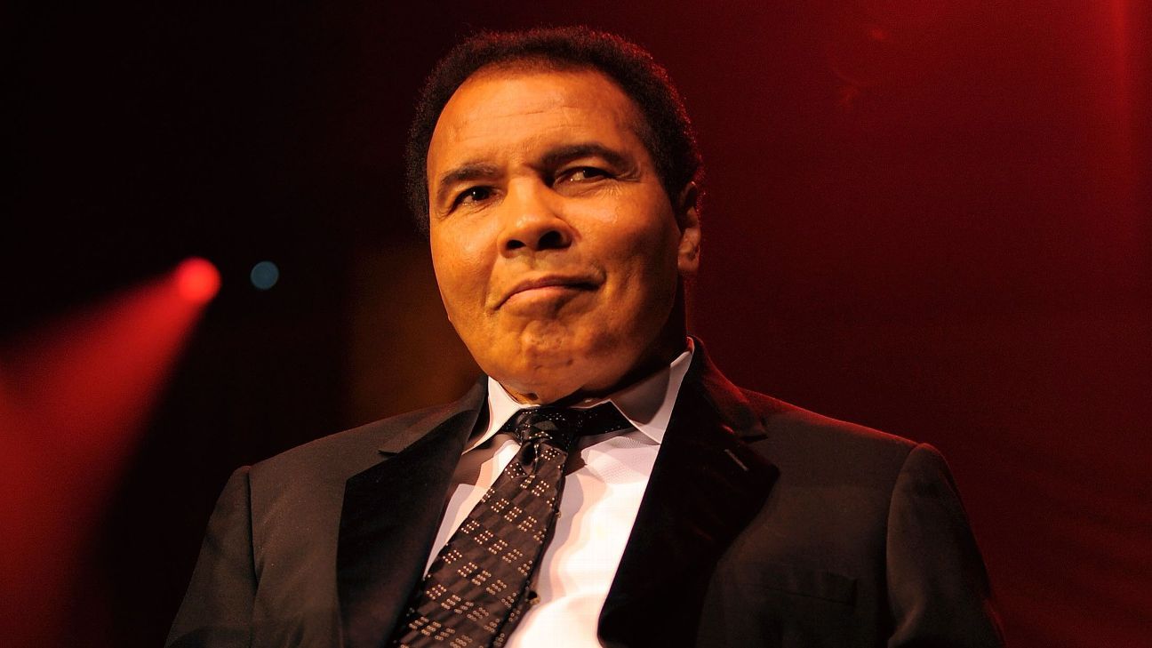 Louisville honors late boxing icon Muhammad Ali with new holiday - ESPN